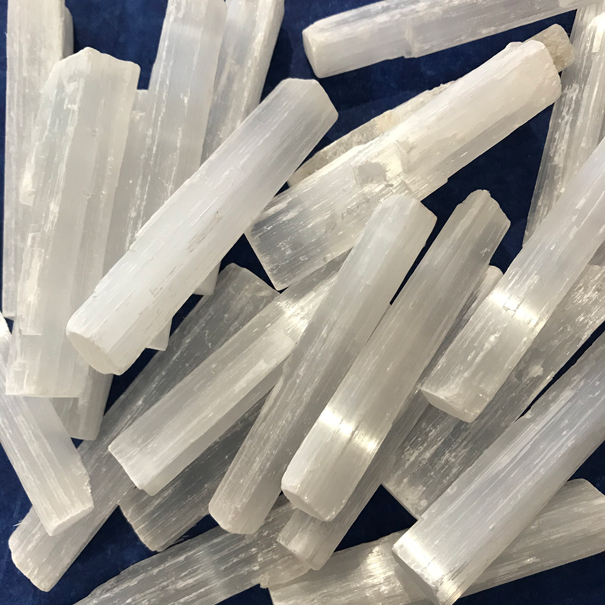 Selenite turning yellow: How do you clean it? – LunaOwl : The ...